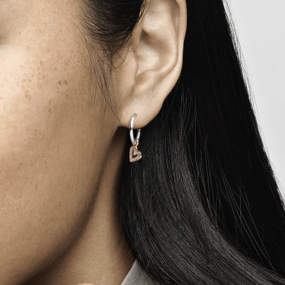 Aretes De Aro Resplandecientes Corazón De Diseño Libre Recubrimiento En ...